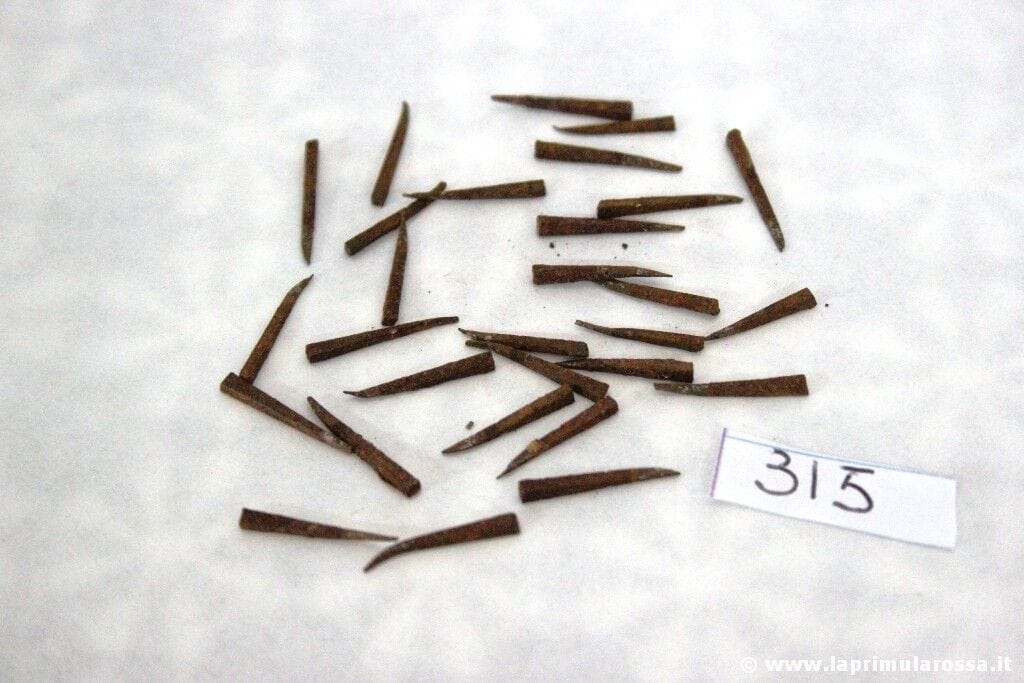 29 CHIODI ANTICHI IN FERRO FERRAMENTA D'EPOCA CHIODIN – La Primula ...